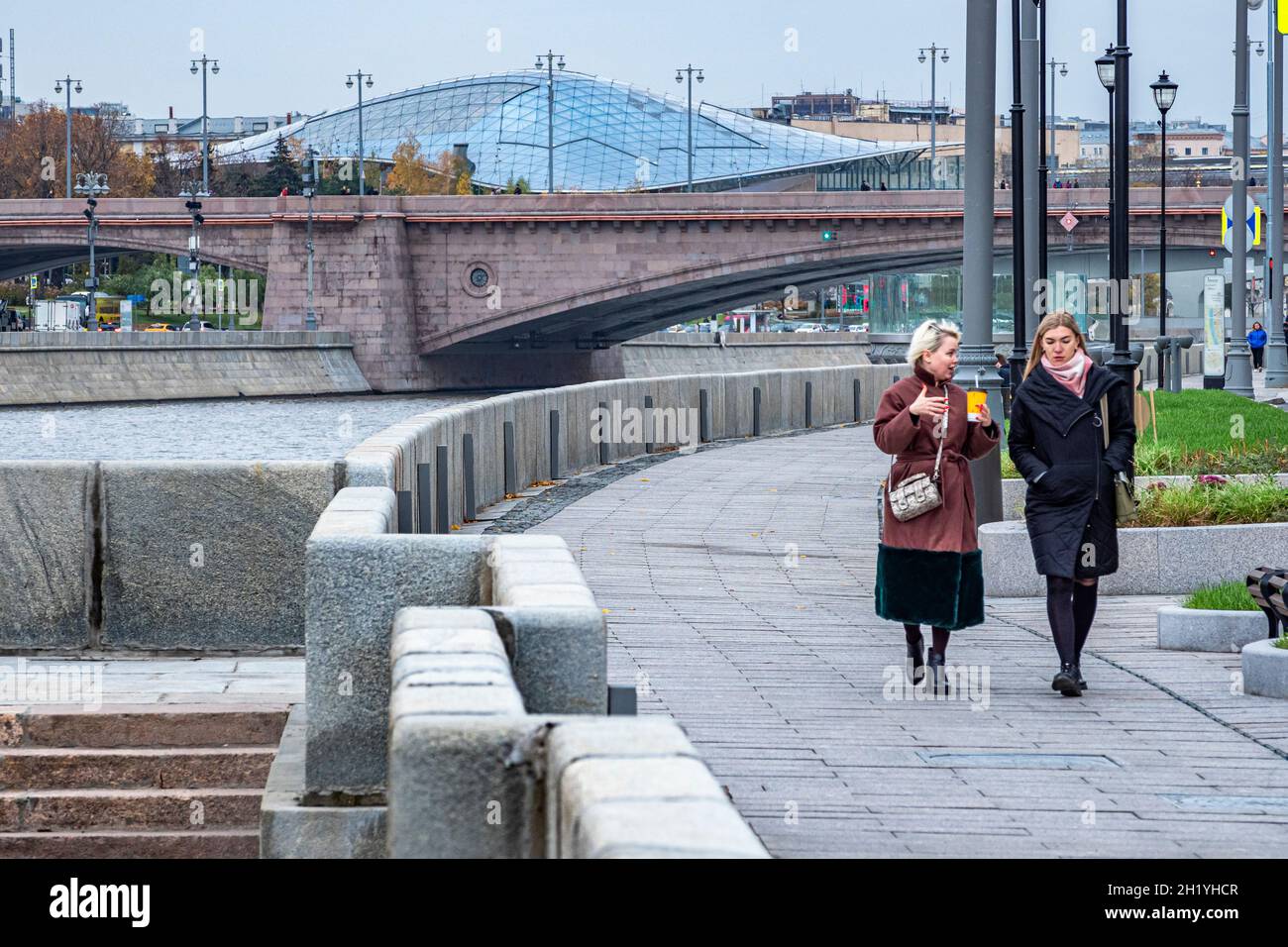 Russia, Moscow. People on city street Stock Photo - Alamy