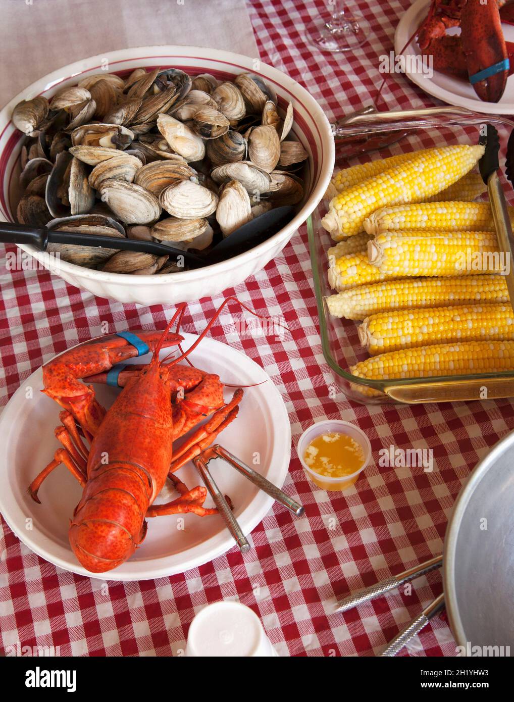 Lobster, clams and corn on the cob (New England, USA Stock Photo - Alamy