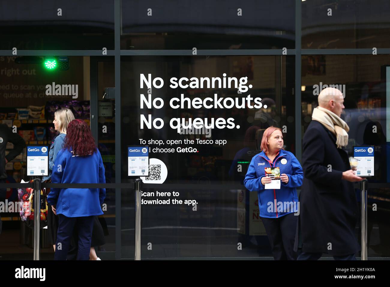 Supermarket checkout uk queue hi-res stock photography and images - Alamy