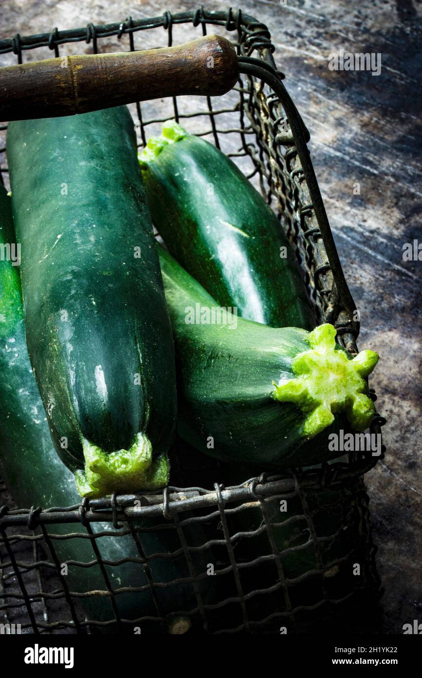 Courgettes container hi-res stock photography and images - Alamy