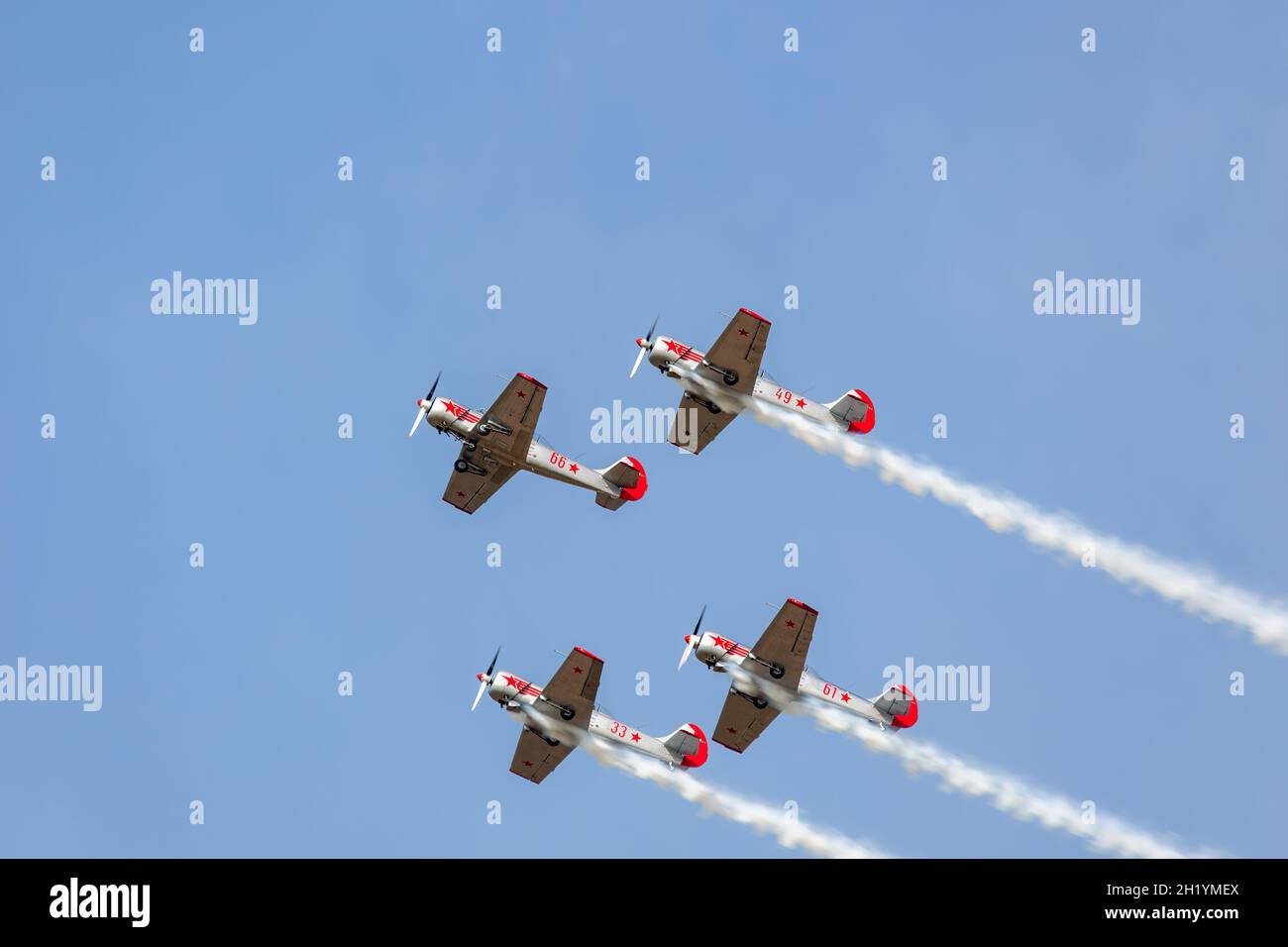 Four planes formation hi-res stock photography and images - Alamy