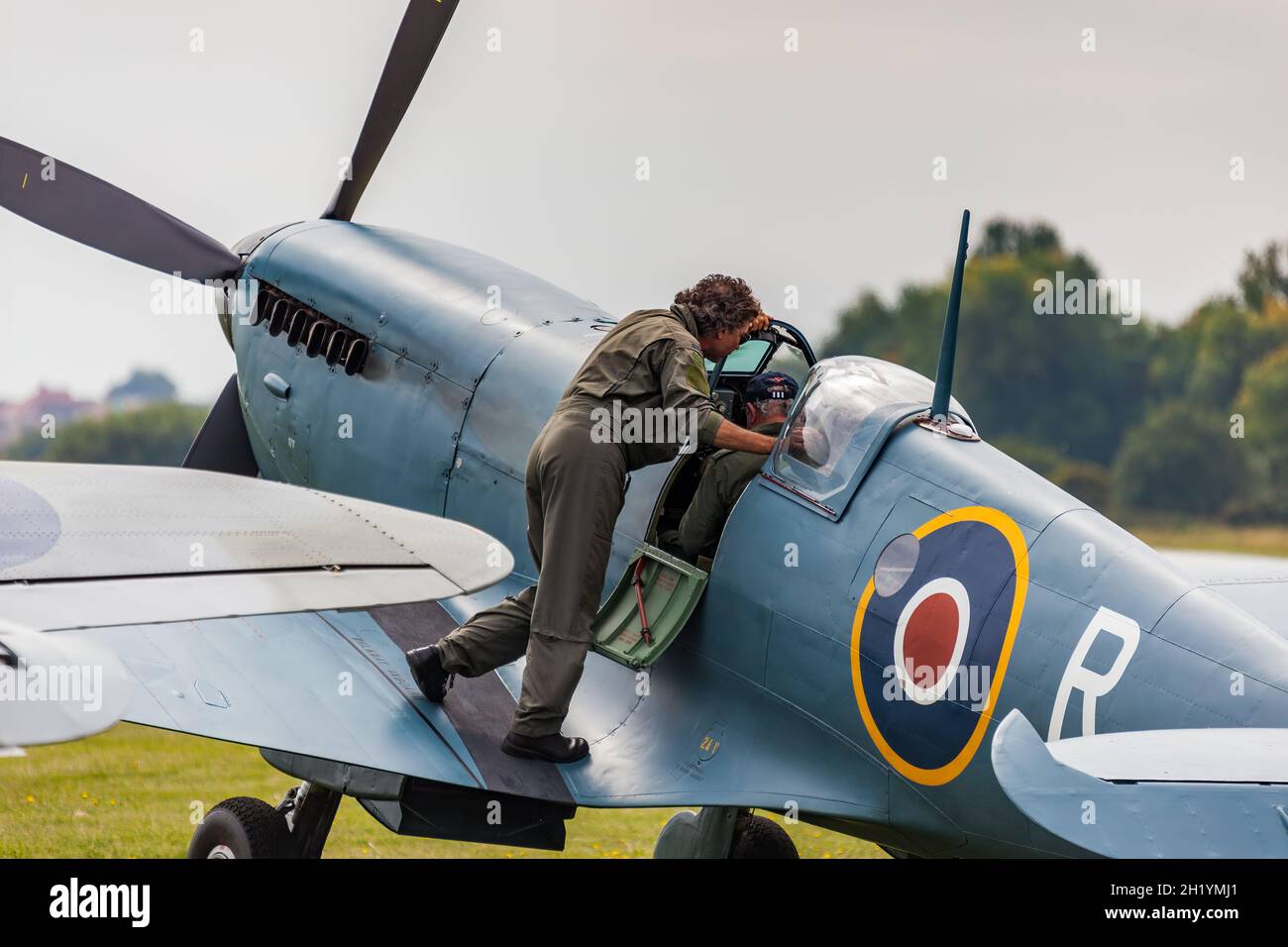 Last minute checks before take off Stock Photo - Alamy Last minute checks before take off Stock Photo - Alamy