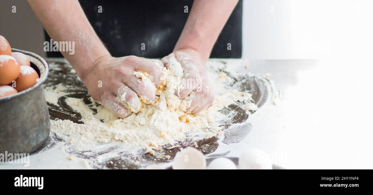 Floured hands hi-res stock photography and images - Alamy