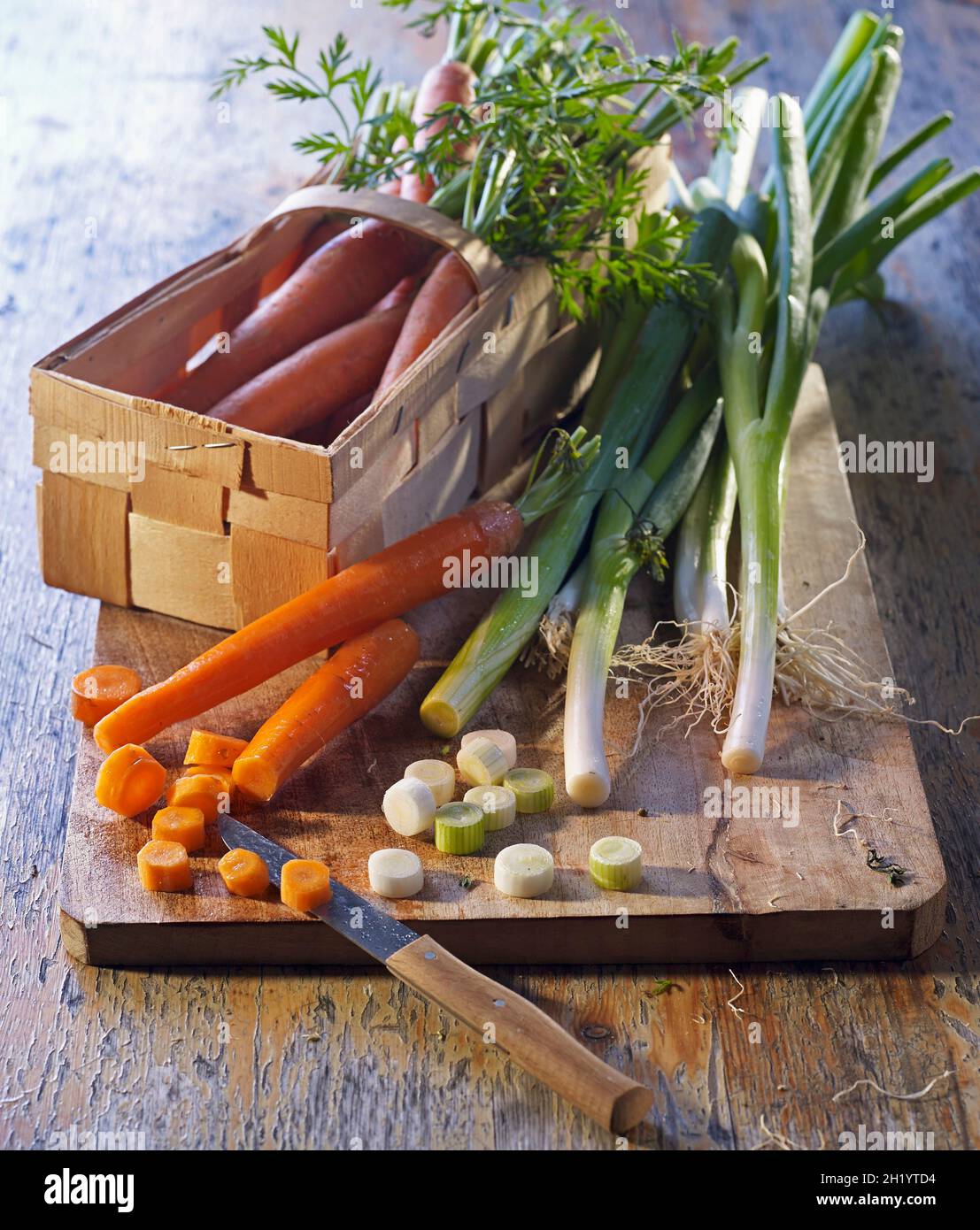 An arrangement of vegetables featuring carrots Stock Photo - Alamy