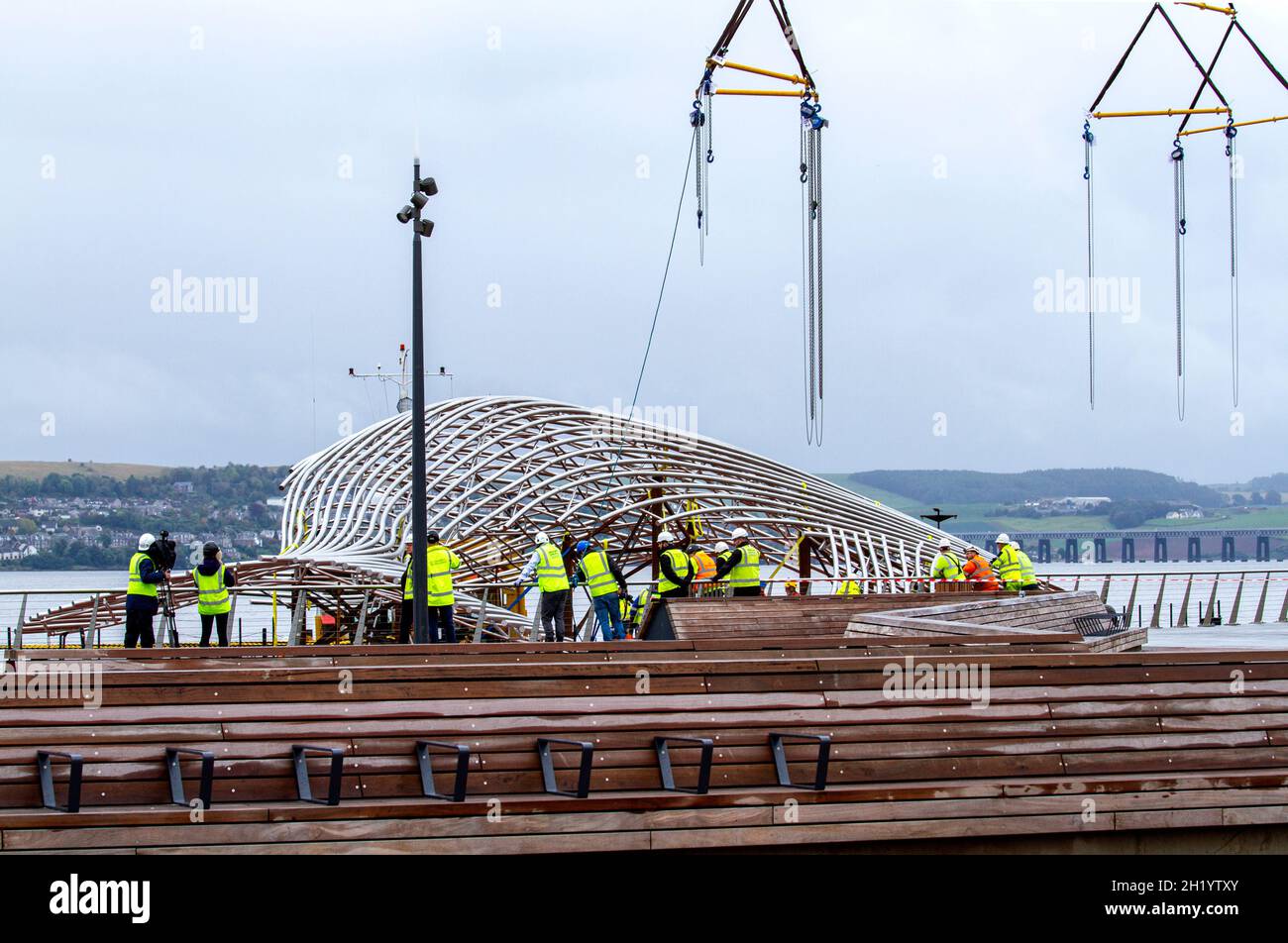 Dundee whale sculpture hi-res stock photography and images - Alamy