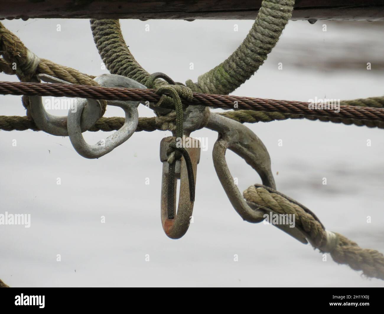 Dirty ropes and chains hi-res stock photography and images - Alamy