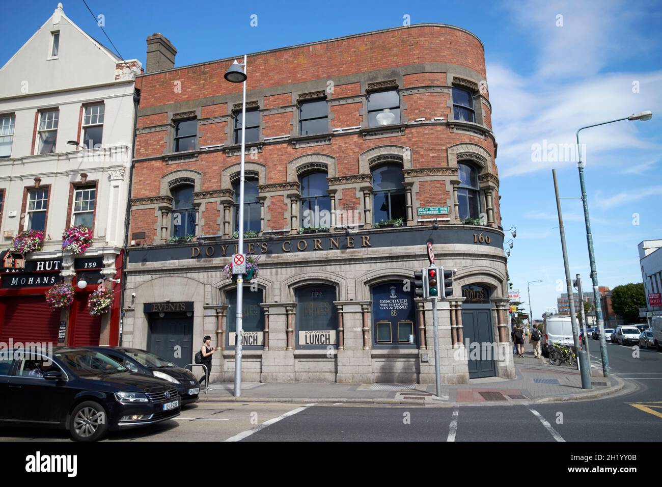 Doyles corner irish pub hi-res stock photography and images - Alamy
