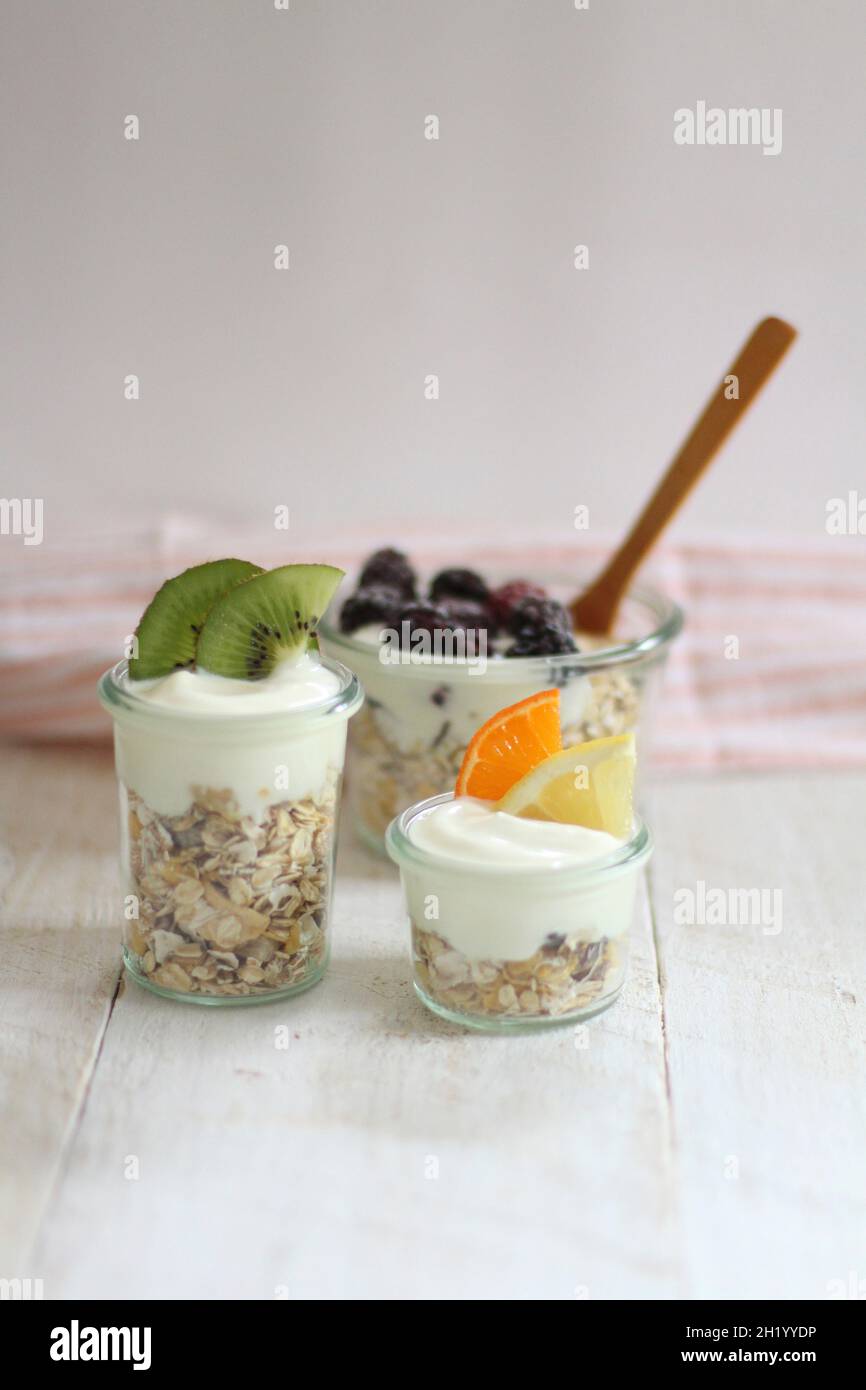 Muesli with yoghurt and fresh fruit Stock Photo - Alamy