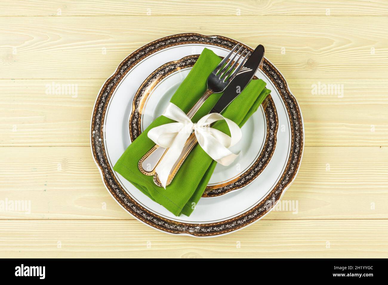 Table with plates and cutlery, view from above Stock Photo - Alamy