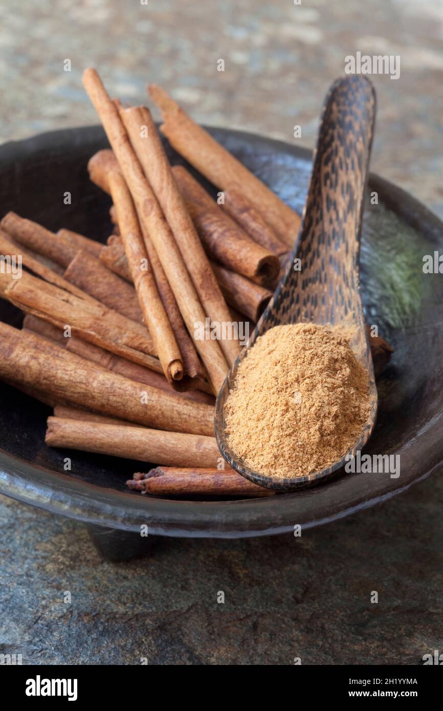 Grind cinnamon hi-res stock photography and images - Alamy