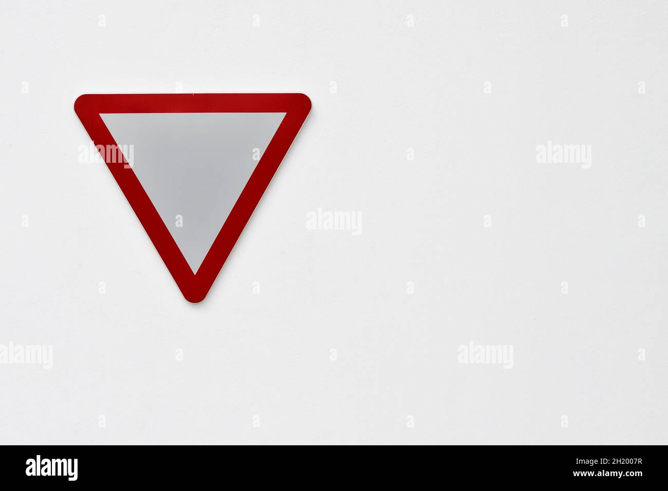 Ceda el Paso sign, on white background Stock Photo - Alamy