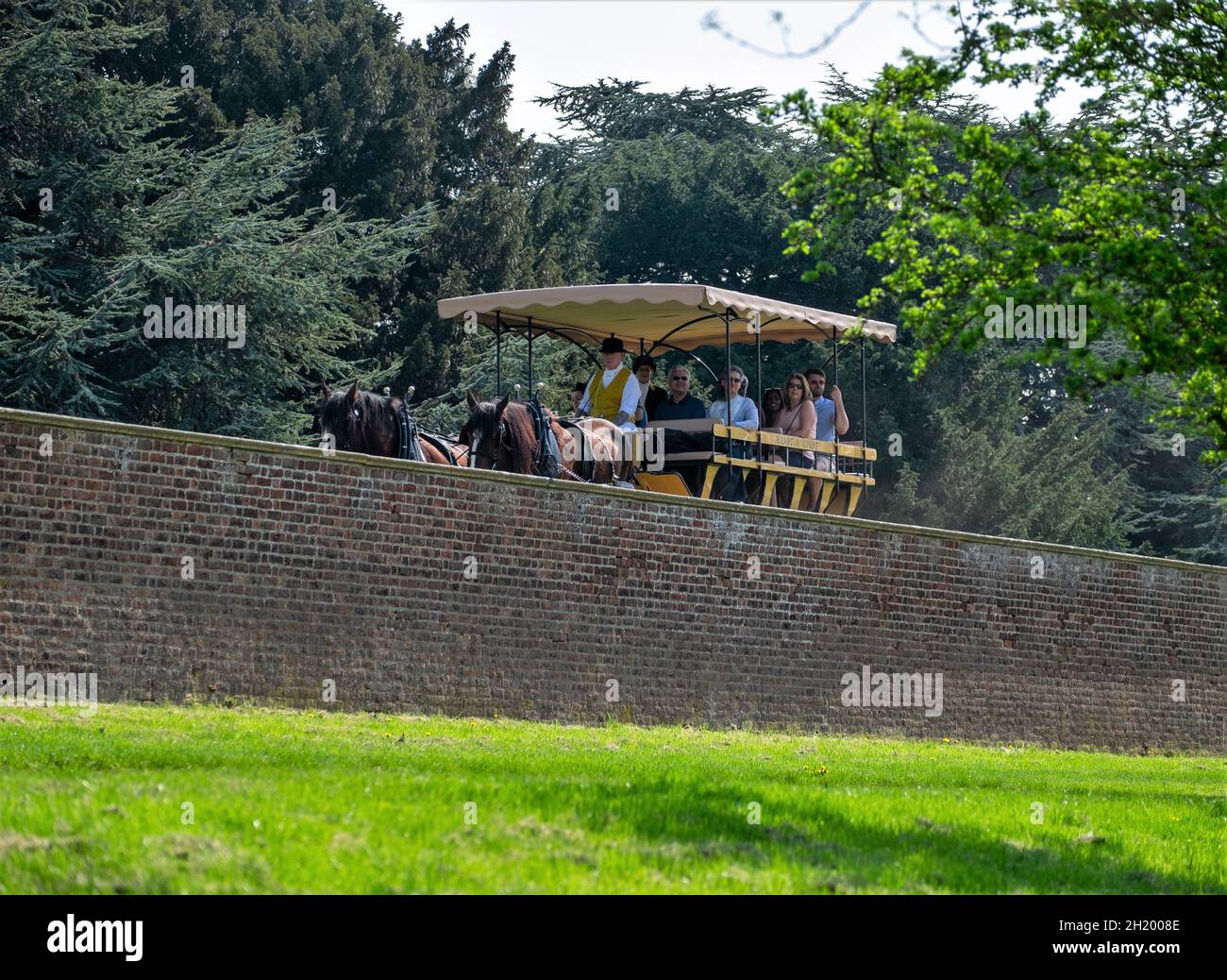 people in a horse drawn carriage with coachman Stock Photo - Alamy