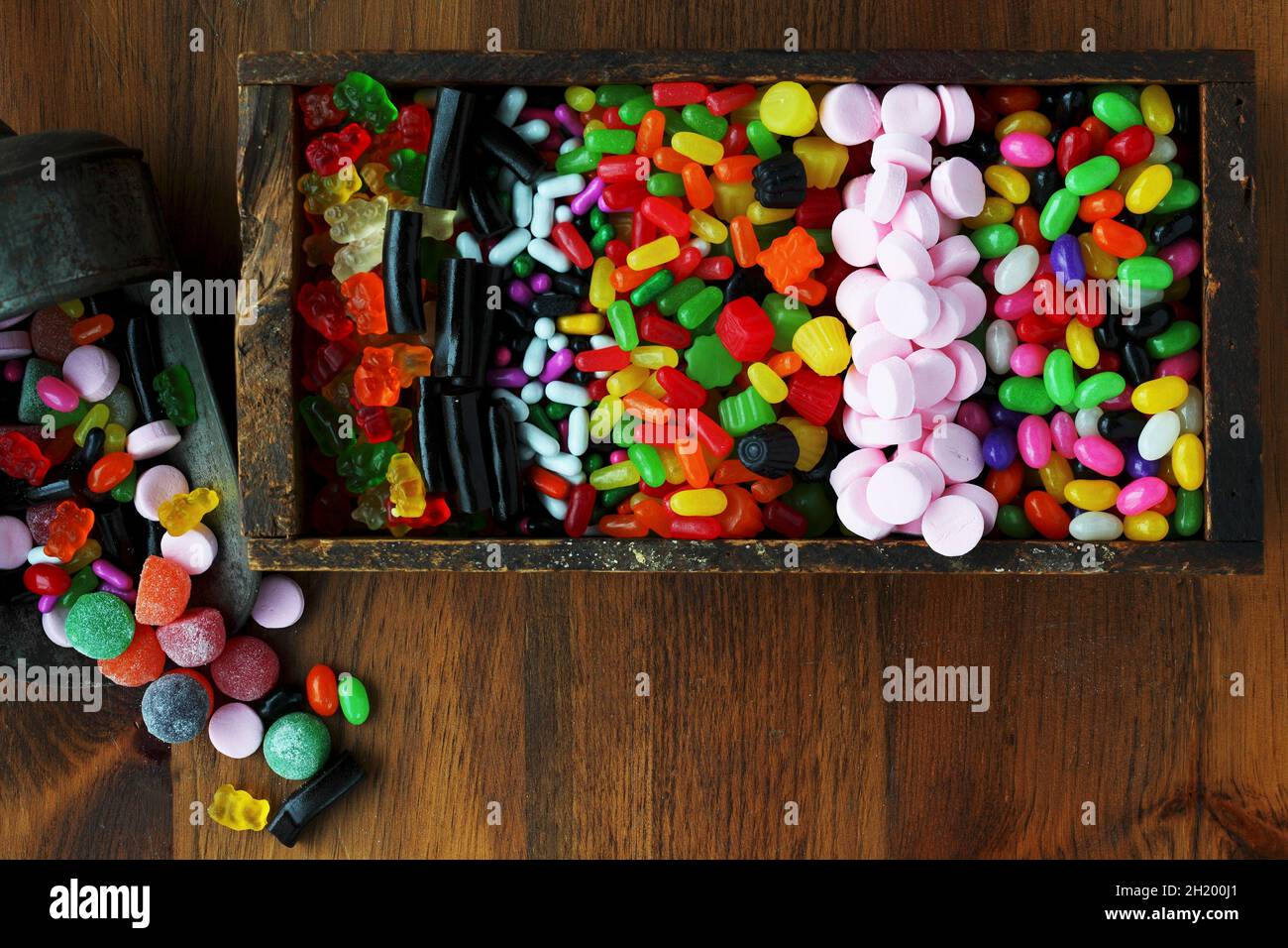 Different coloured sweets hi-res stock photography and images - Alamy