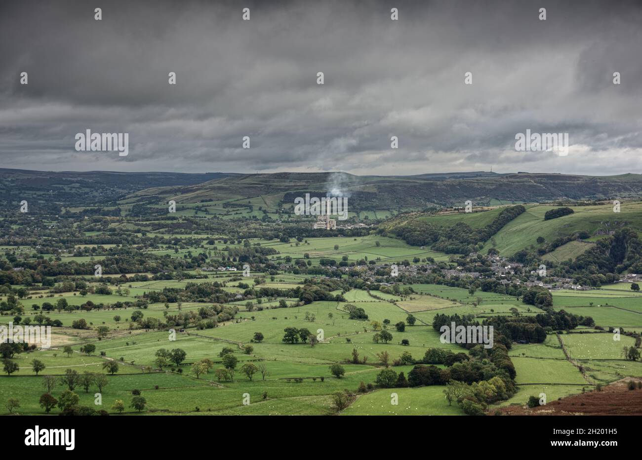 Mountain top view across valley hi-res stock photography and images - Alamy