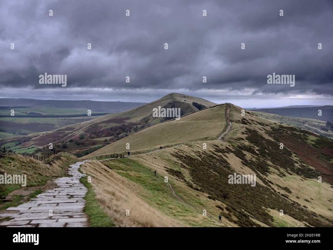 Mountain top view across valley hi-res stock photography and images - Alamy