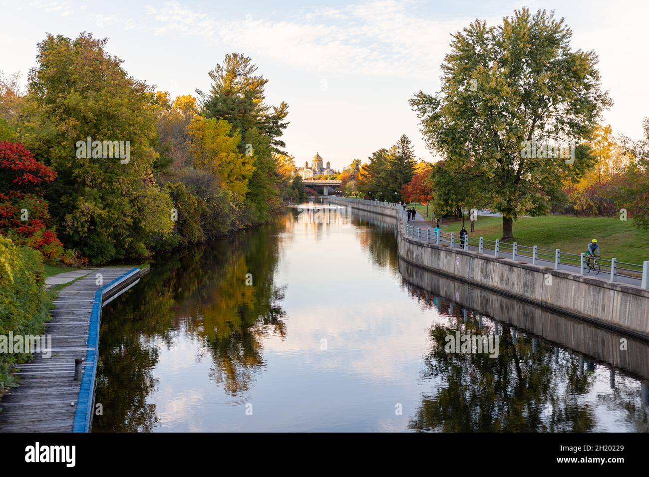 Rideau Canal, Hog's Back Locks in Ottawa, Canada. Autumn season in park ...
