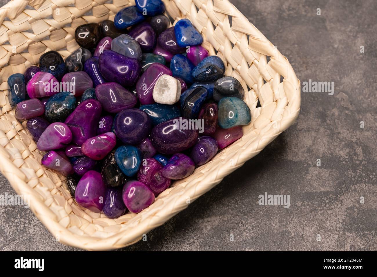 Gemstones and druses of natural purple mineral amethyst Stock Photo - Alamy