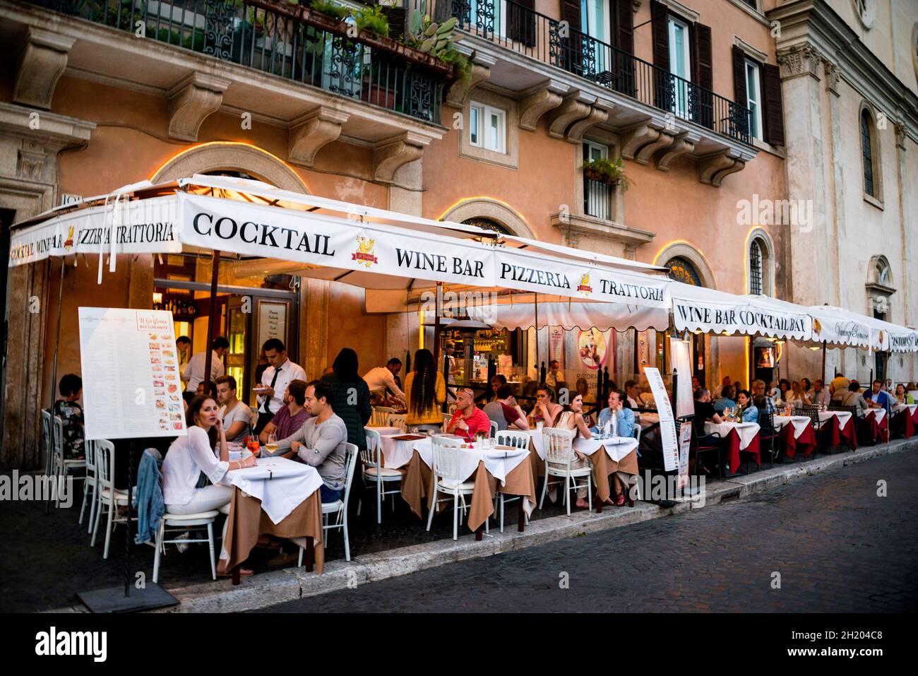 Rome couple dining hi-res stock photography and images - Alamy