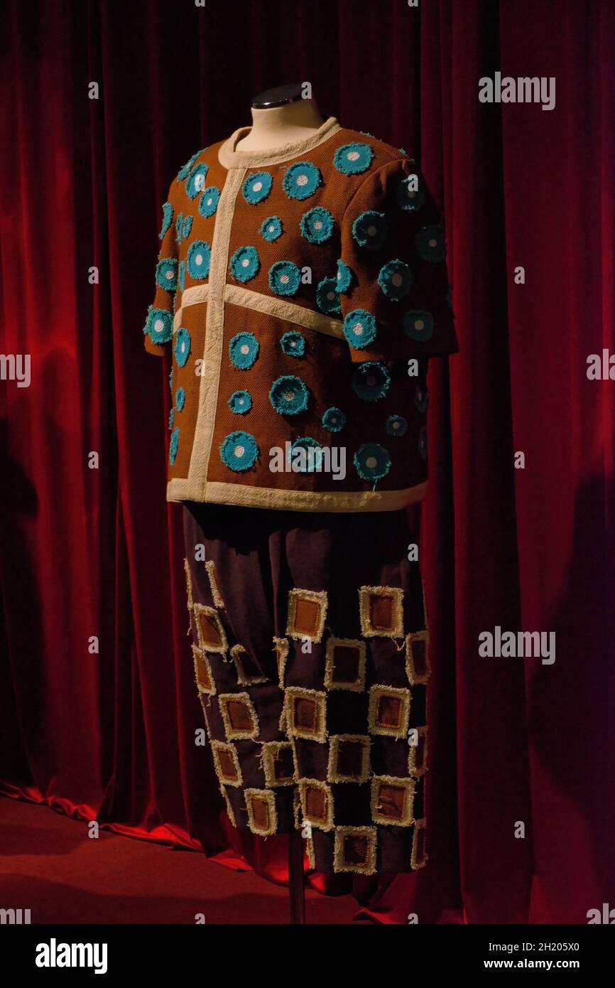 Artist and repertoire hi-res stock photography and images - Alamy