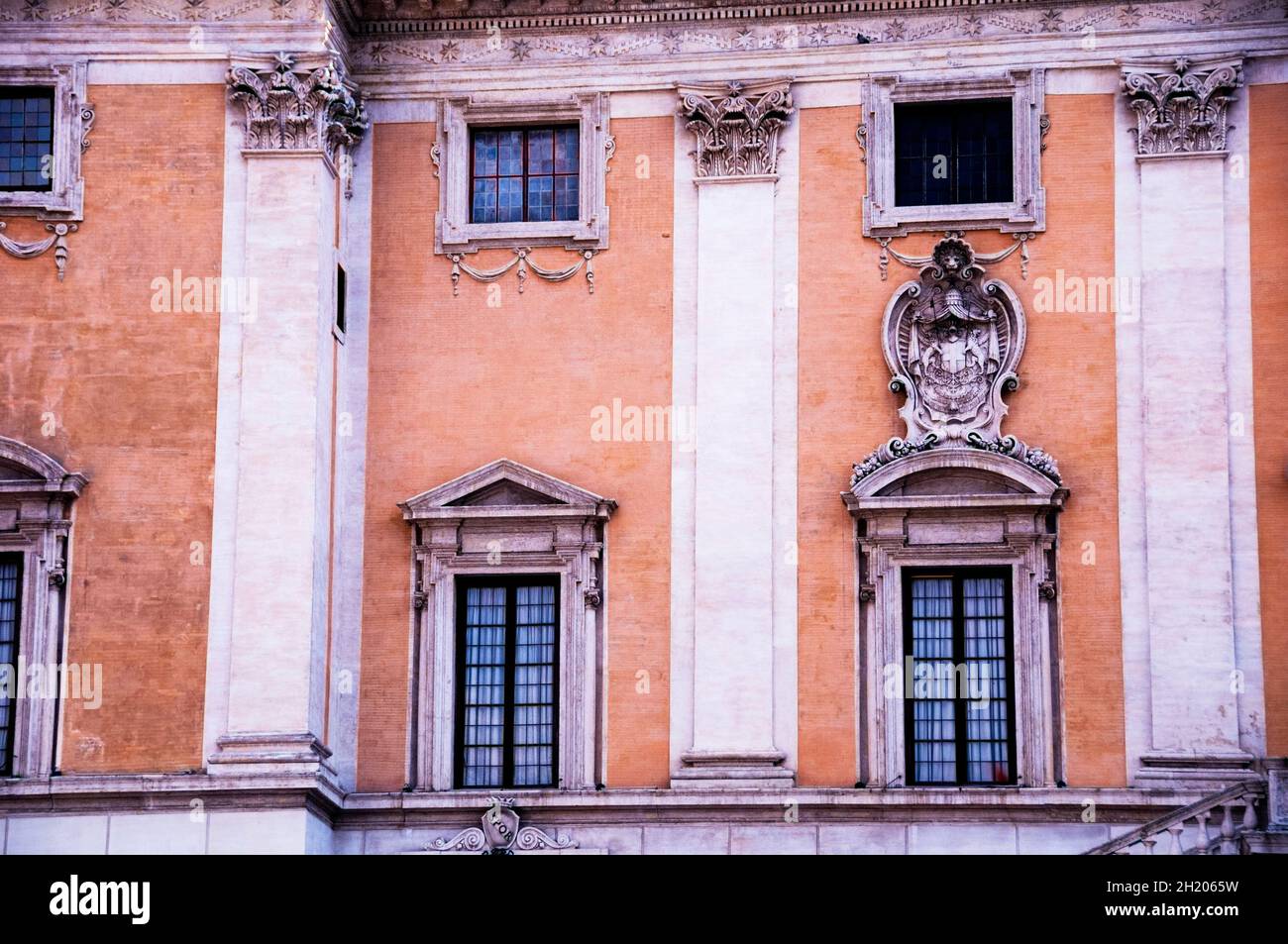 Arched window pediments hi-res stock photography and images - Alamy