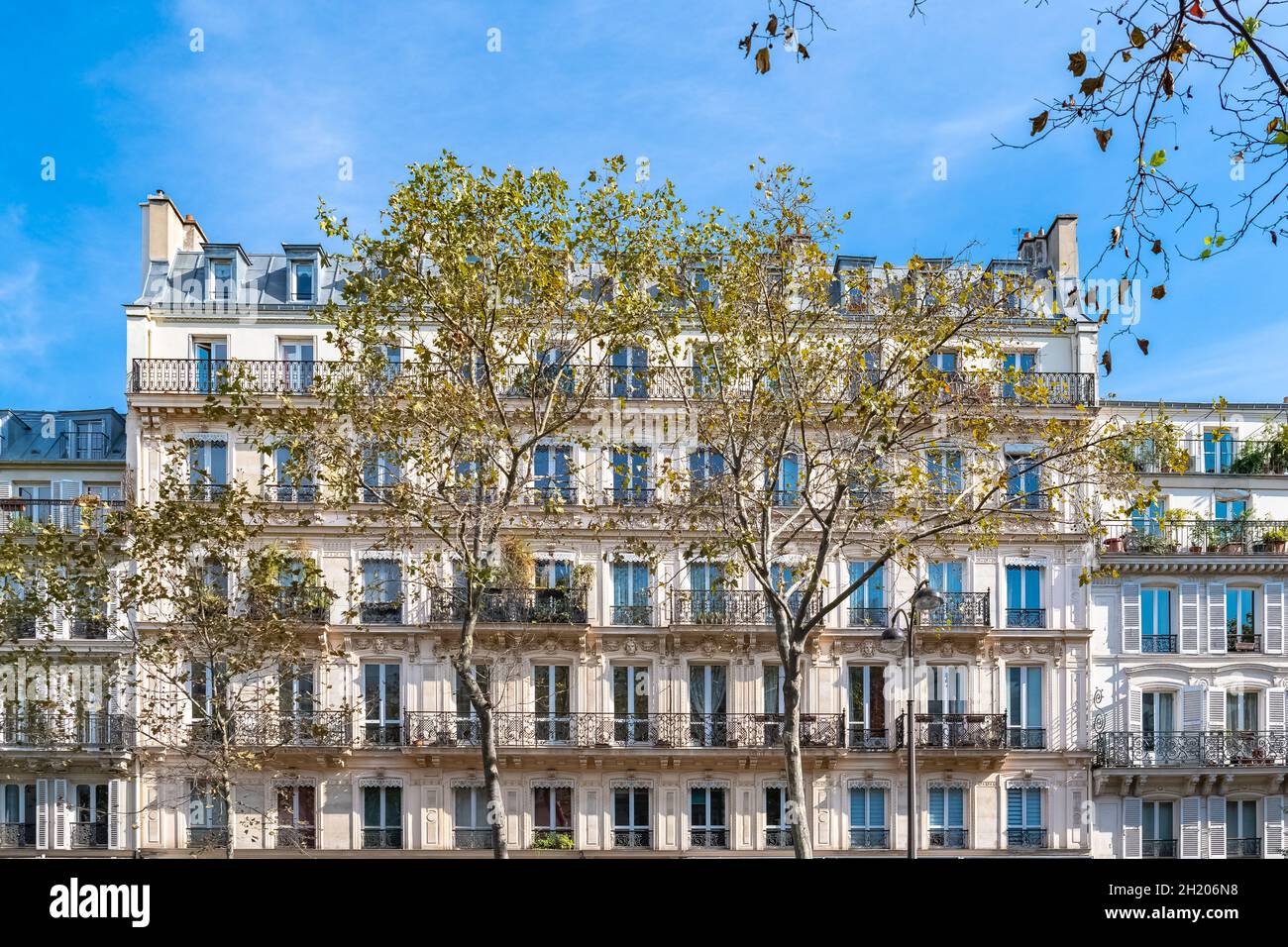 Paris, beautiful buildings Stock Photo - Alamy