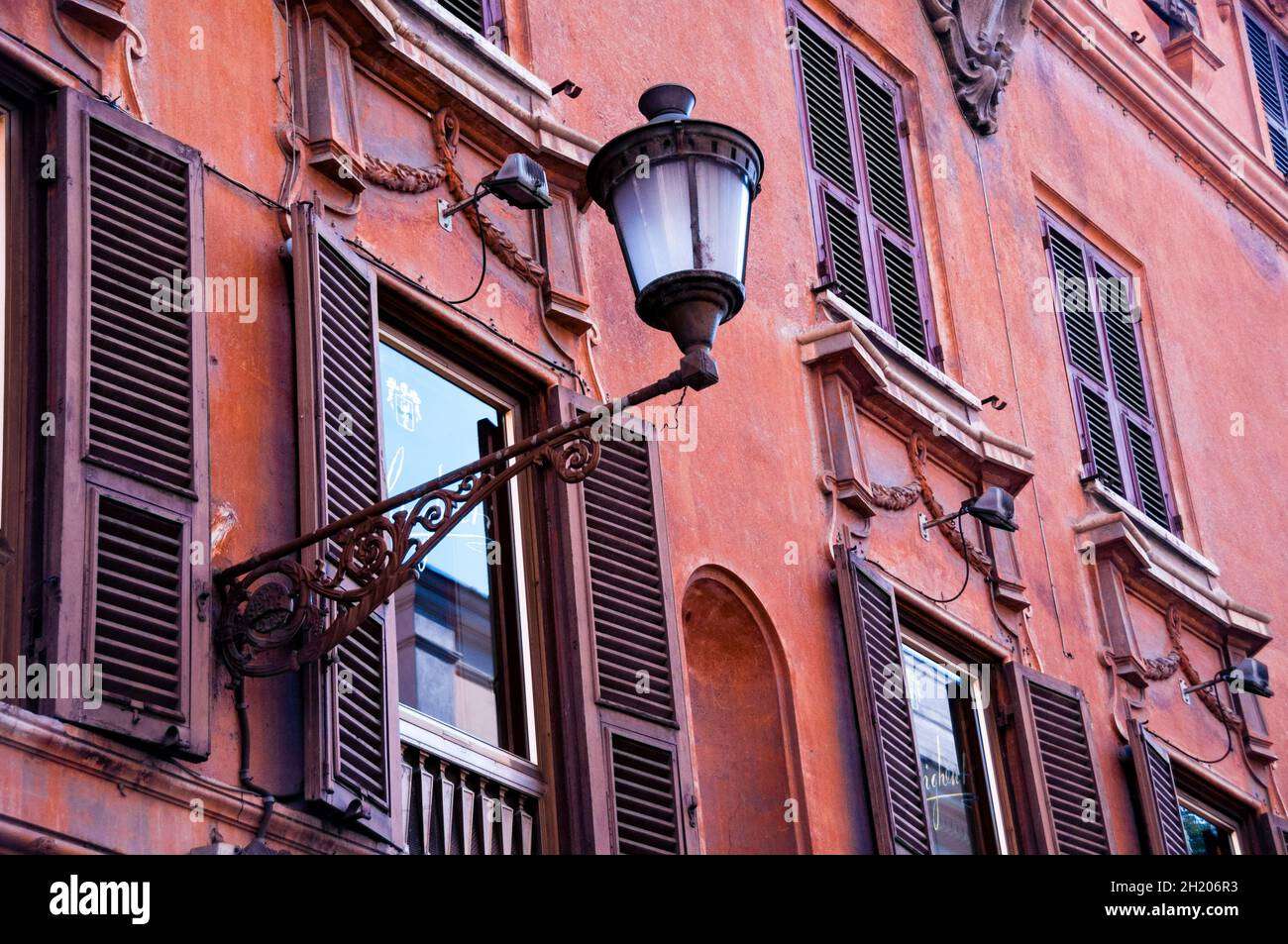 Niche and pediment hi-res stock photography and images - Alamy
