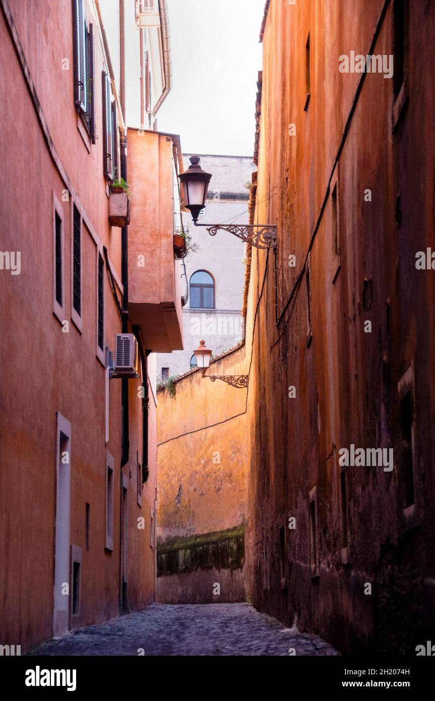 Narrow side lanes hi-res stock photography and images - Alamy