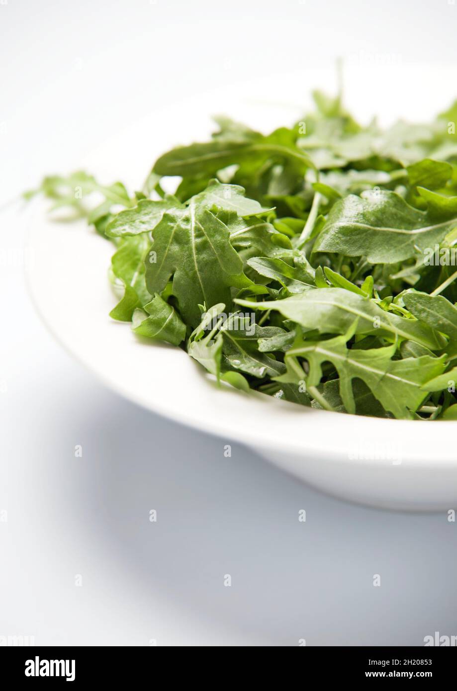 A bowl of fresh rocket Stock Photo - Alamy