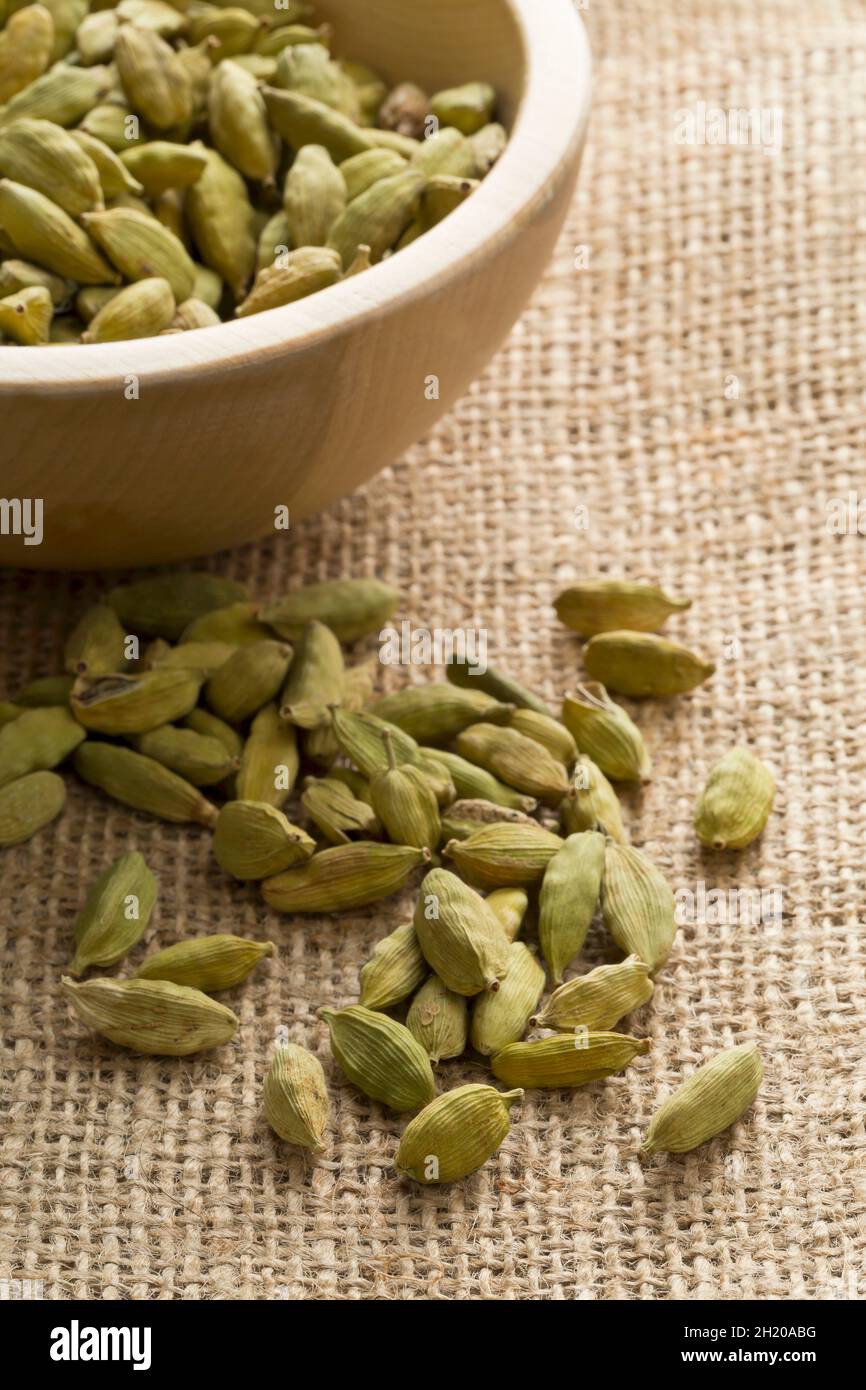 Cardamom capsule hi-res stock photography and images - Alamy
