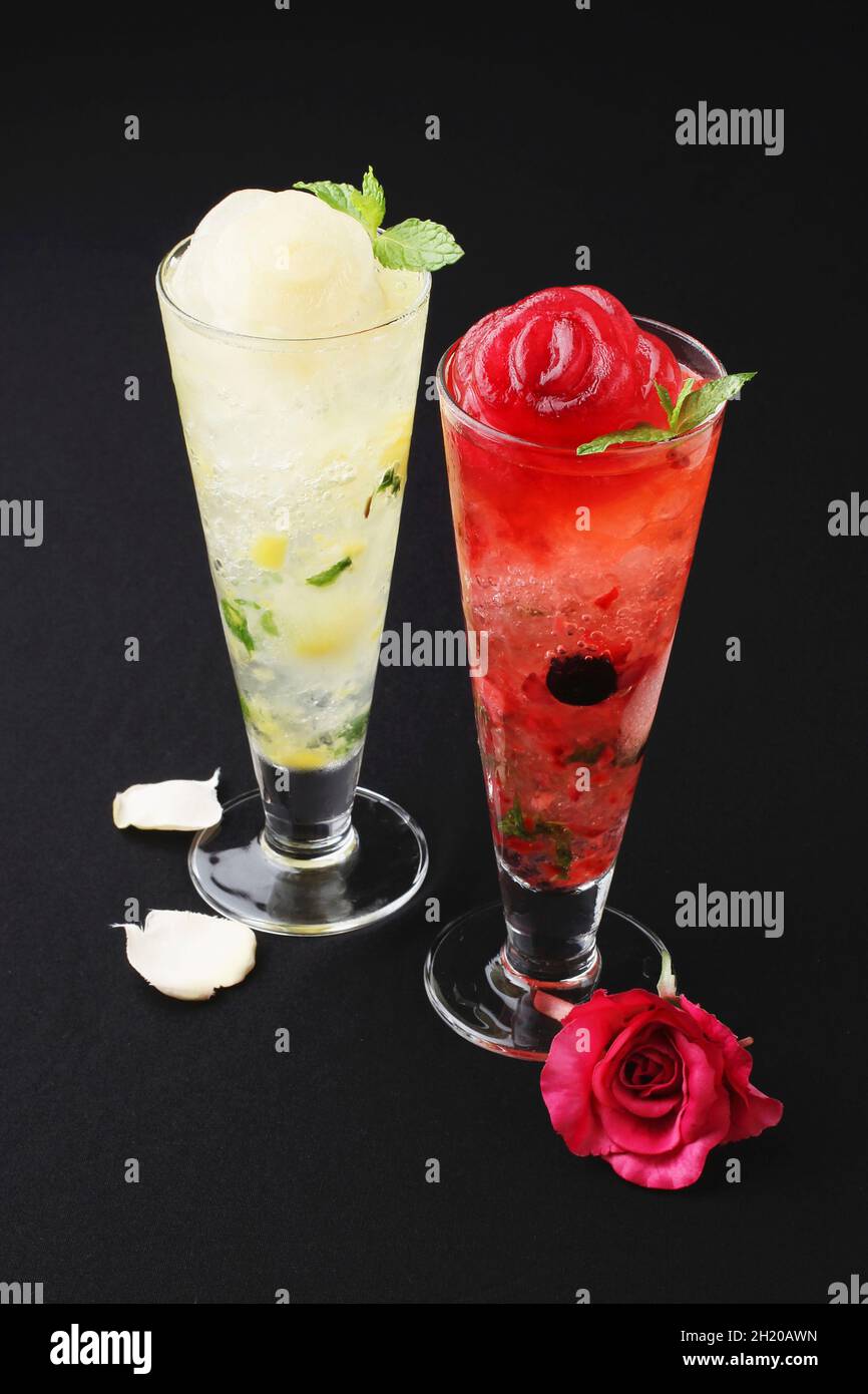 Red and white rose cocktails Stock Photo - Alamy