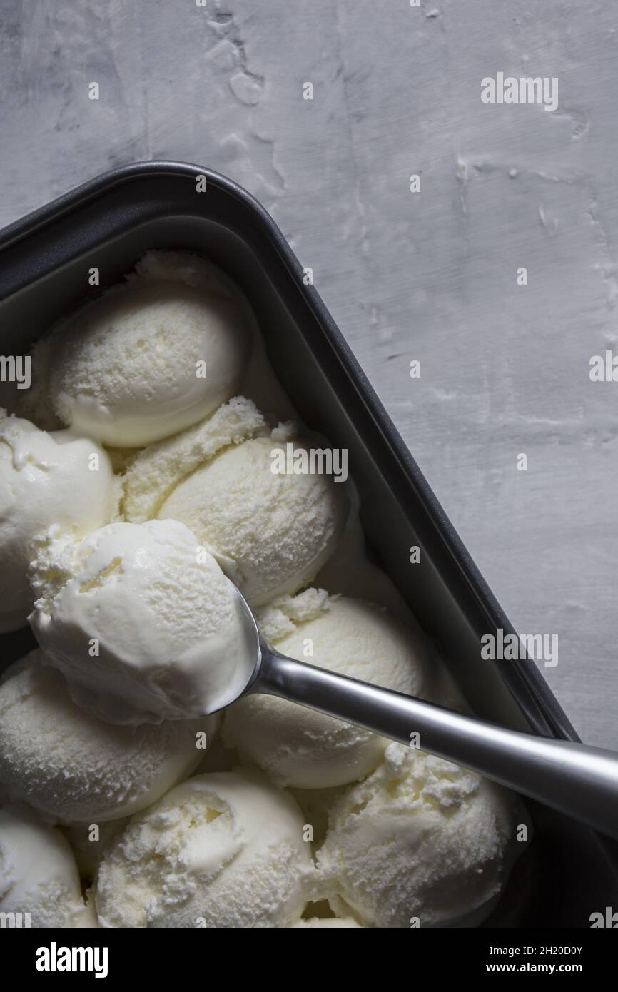 yummy scoops of vanilla ice cream Stock Photo - Alamy