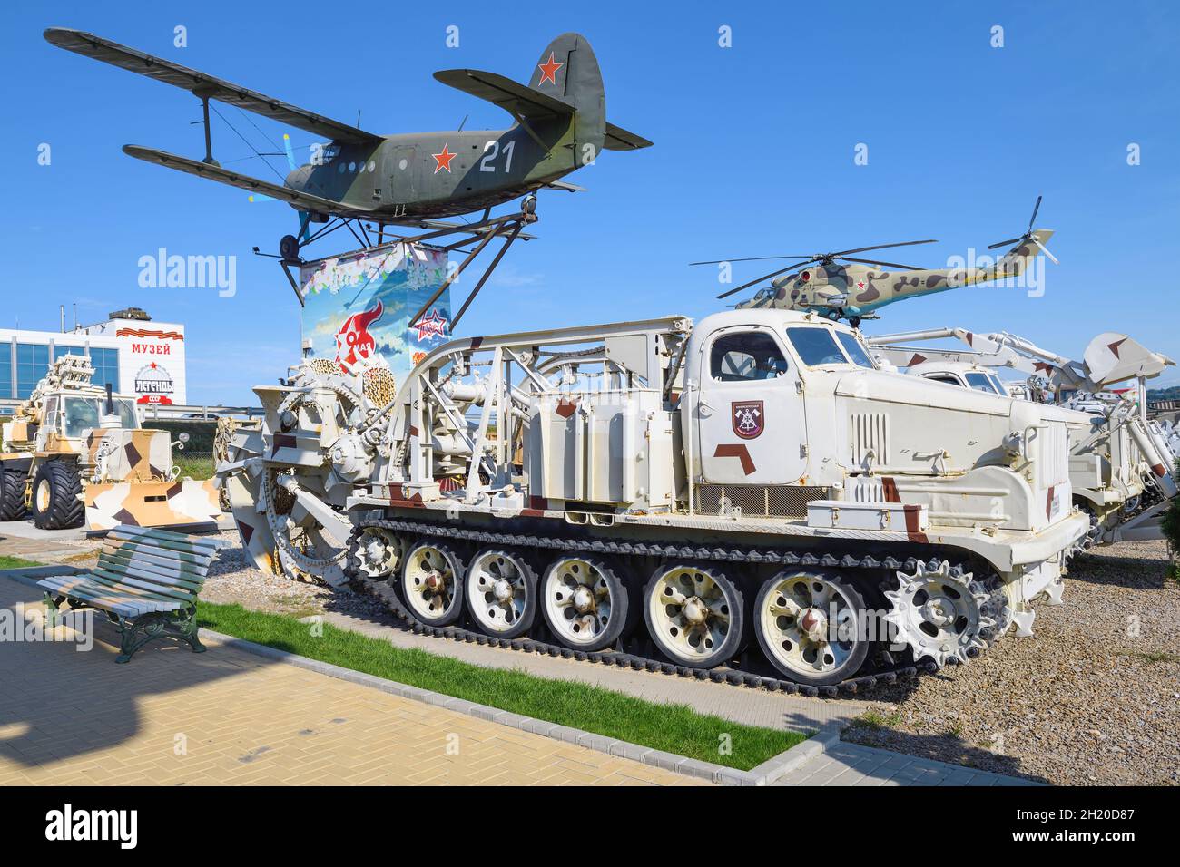 High speed trench vehicle hi-res stock photography and images - Alamy