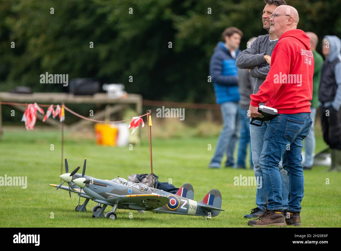 Flying model planes hi-res stock photography and images - Alamy