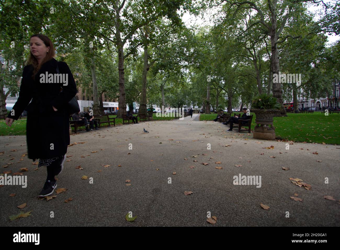 Berkeley Square Gardens London with city workers using facilites Stock ...