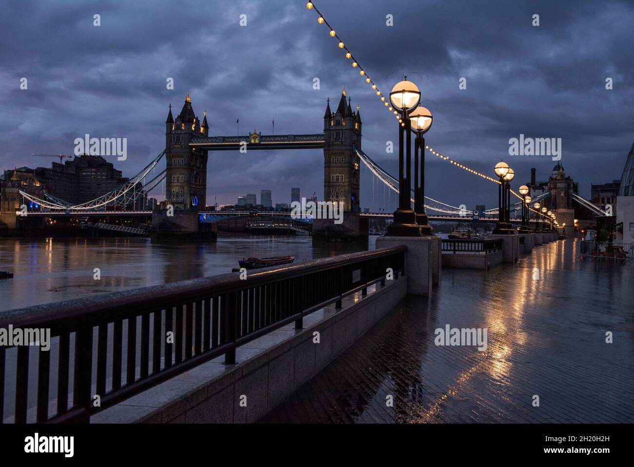 Wet Sunrise at Tower Bridge, London England UK Stock Photo - Alamy