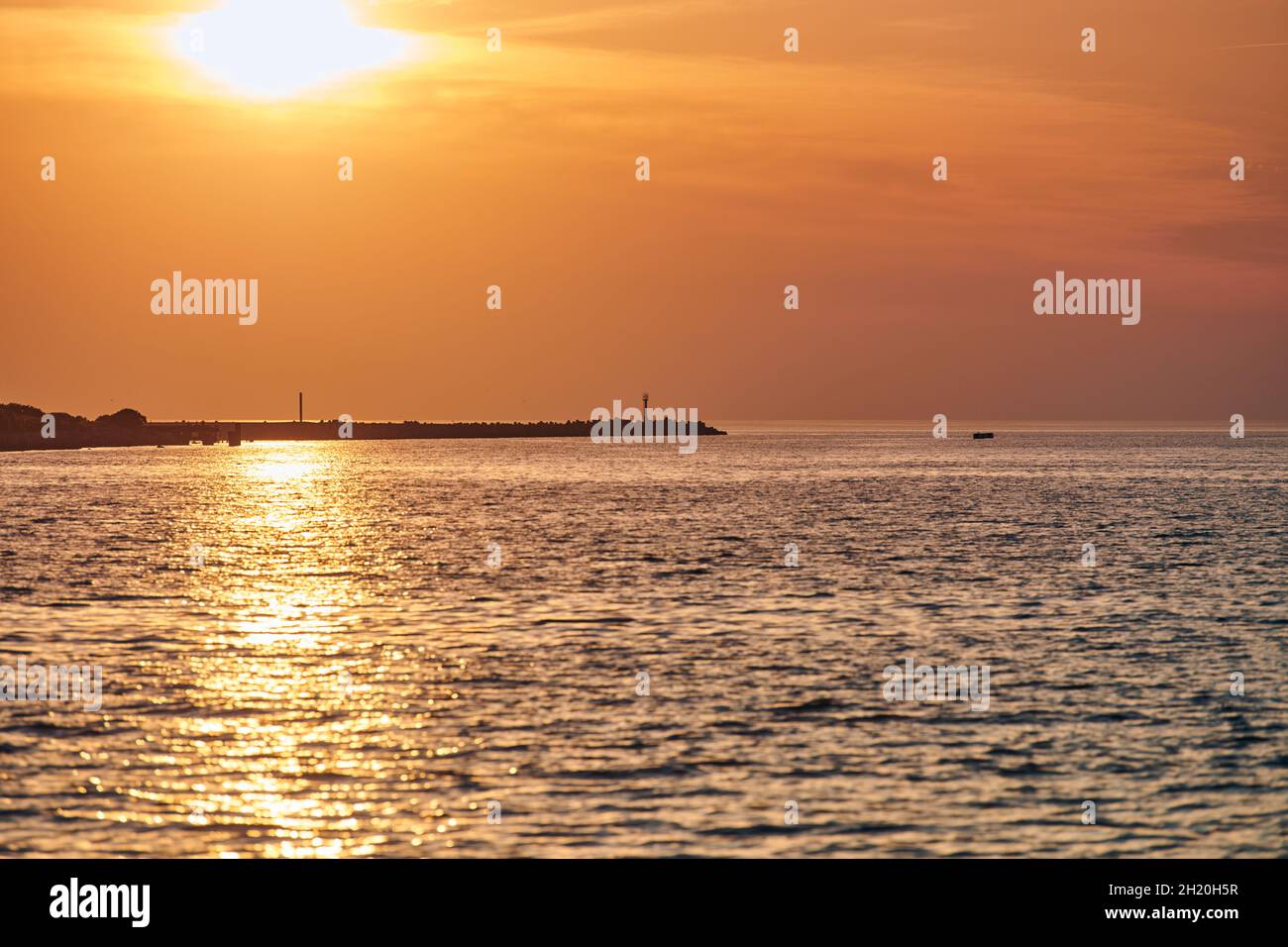 Calm sea with sunset sky, beautiful scenic view. Amazing dramatic ...