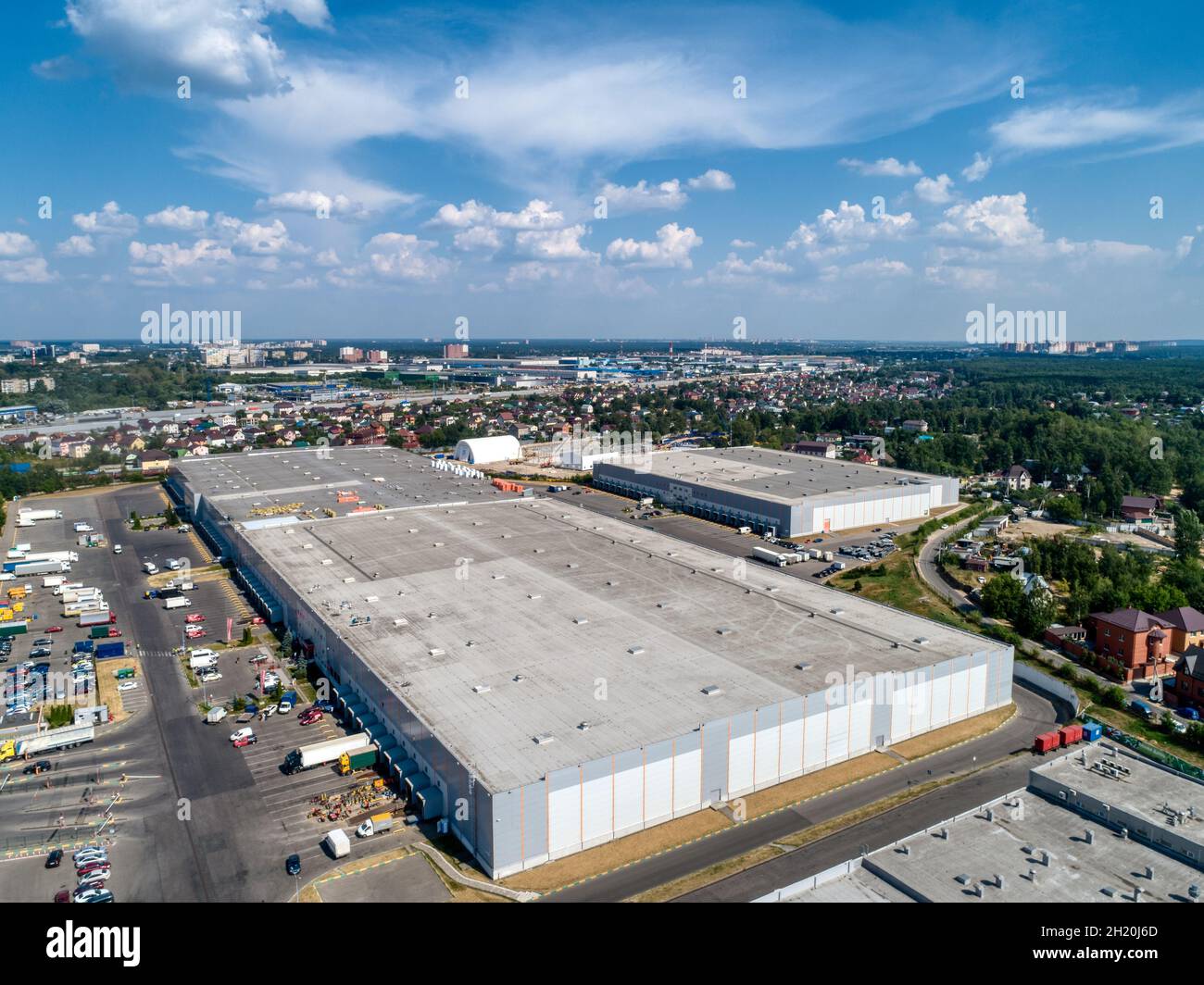 Steel roof warehouse hi-res stock photography and images - Alamy