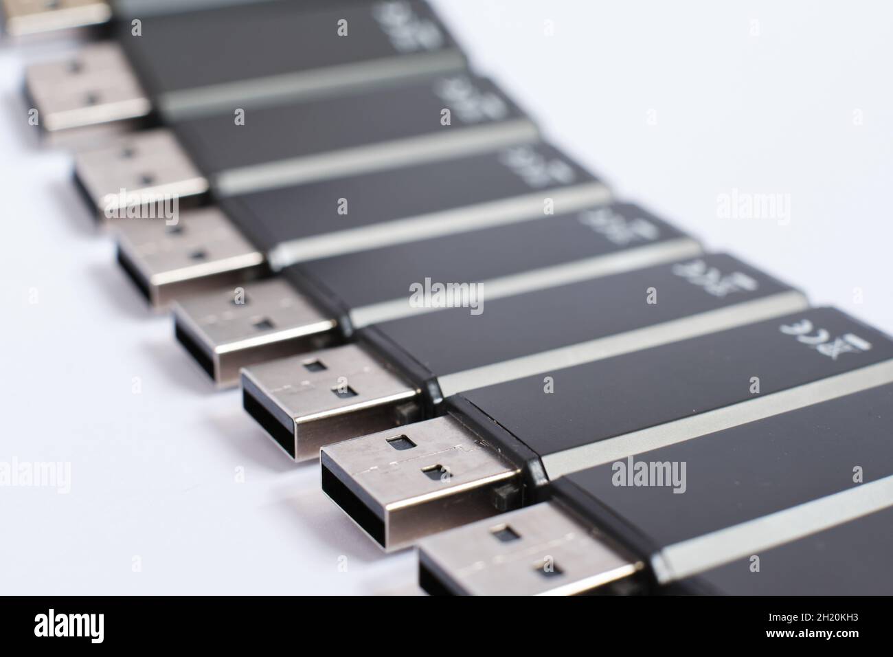 Close up of lined up USB sticks with white background Stock Photo - Alamy