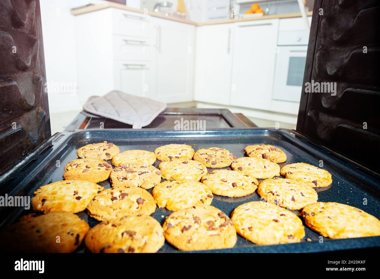 Open door to bakery hi-res stock photography and images - Alamy