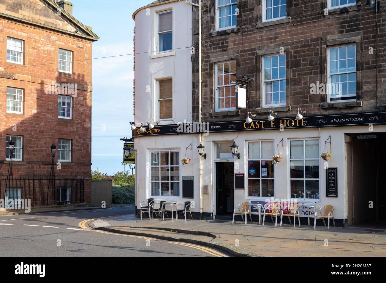 Castle hotel dunbar hi-res stock photography and images - Alamy