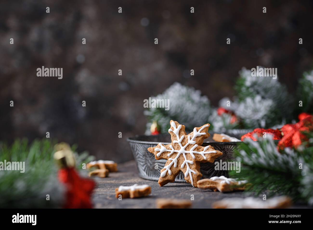 Christmas gingerbread cookies in shape of snowflake Stock Photo - Alamy
