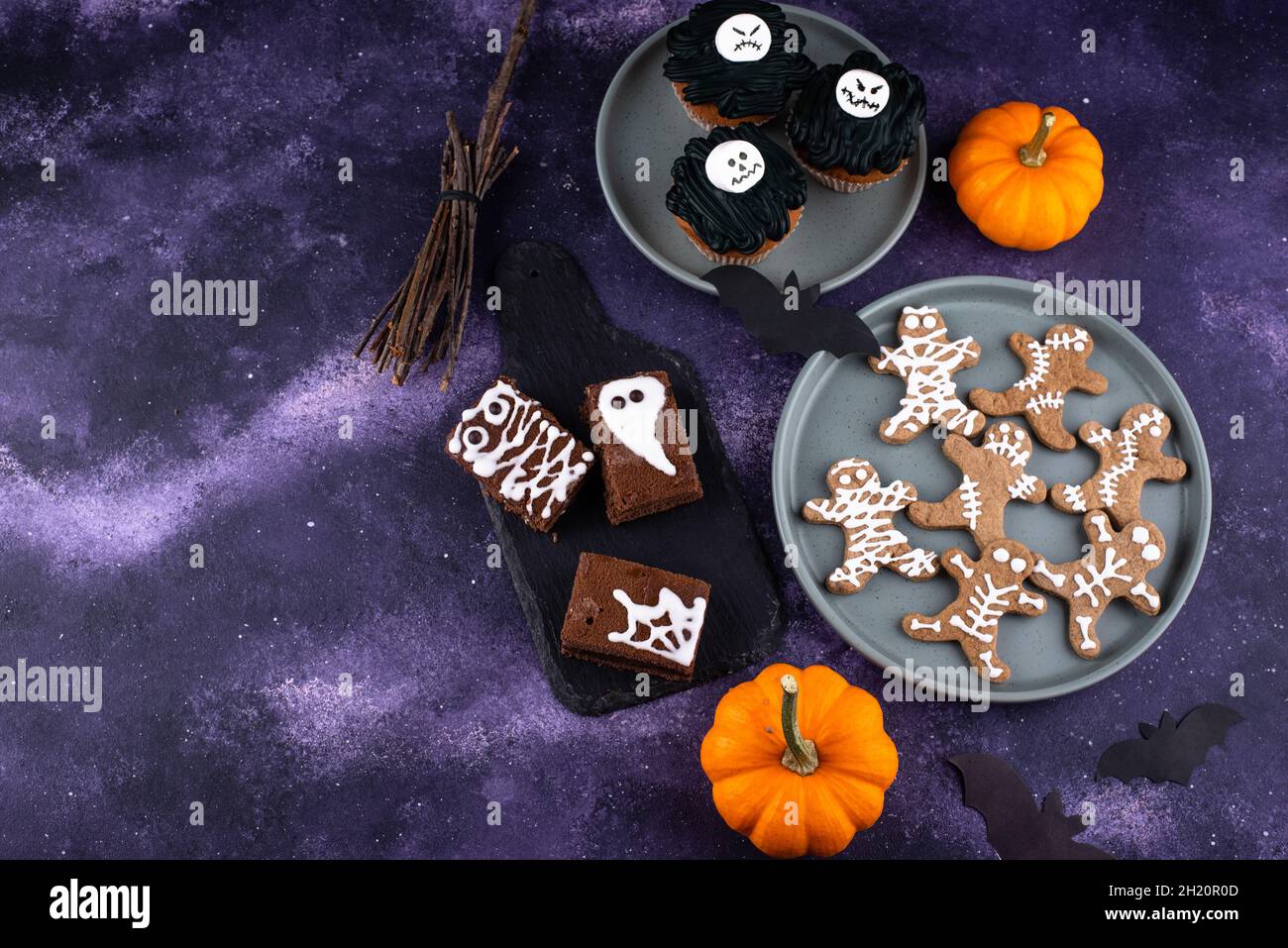 Set of scary Halloween desserts Stock Photo - Alamy