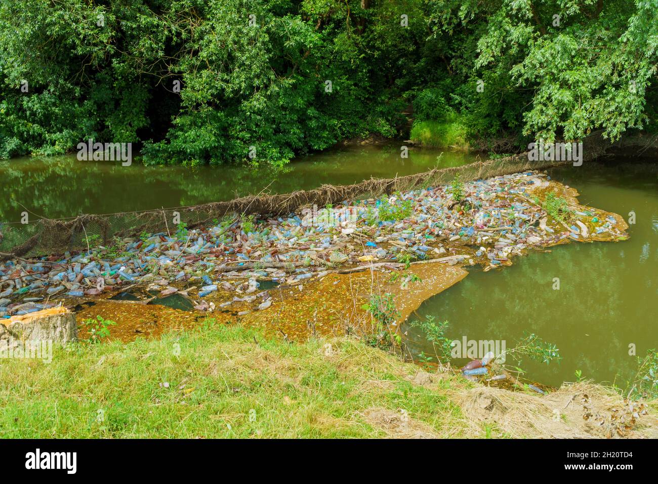 Beat plastic pollution with plastic bottles of cleaning plastic ...
