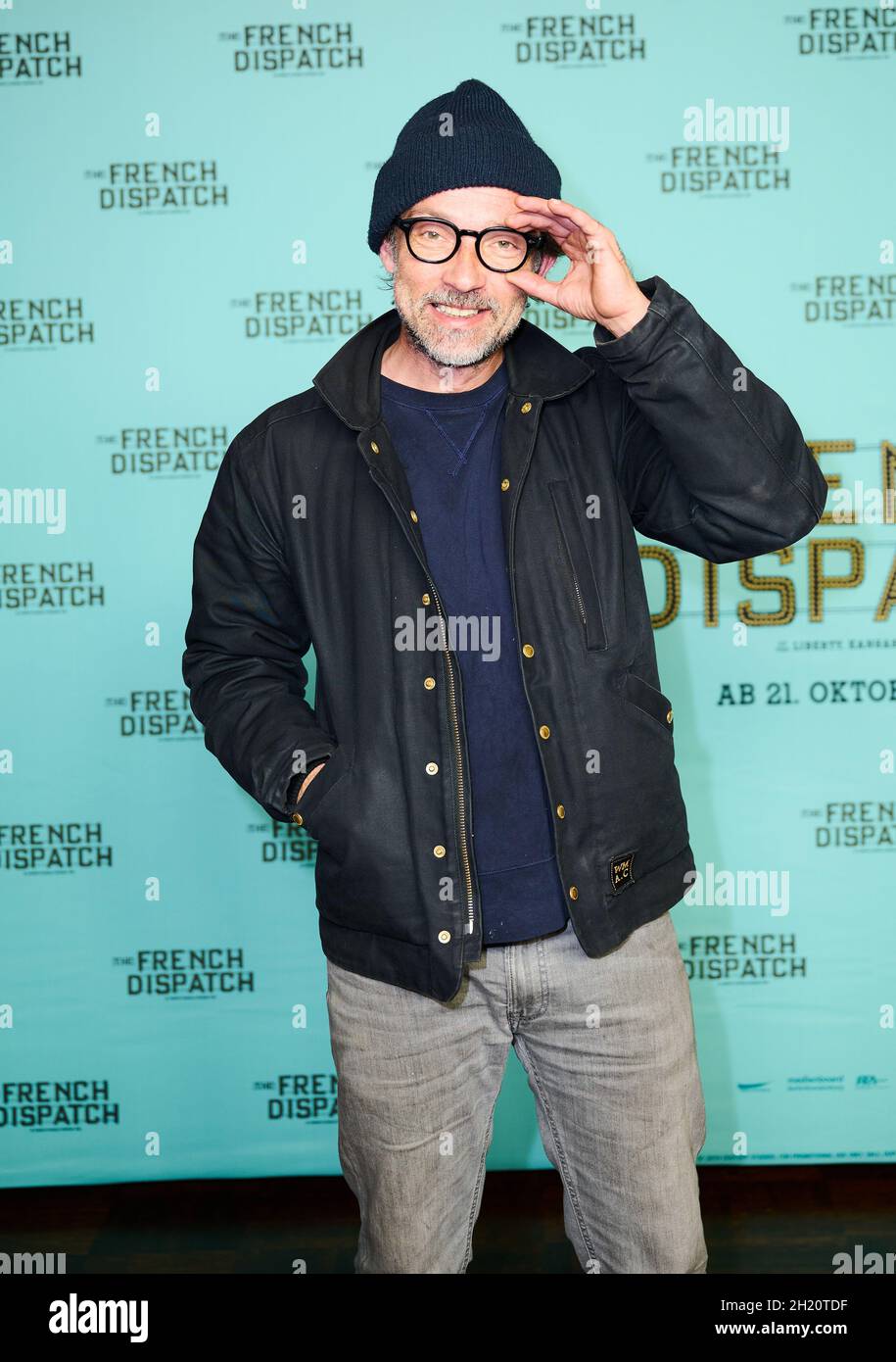 Berlin, Germany. 19th Oct, 2021. Lucas Gregorowicz comes to the special ...