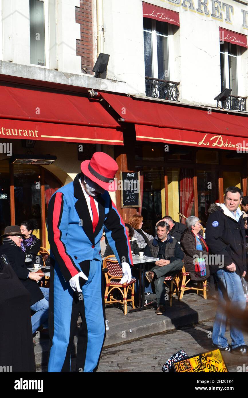 Cafe singer paris hi-res stock photography and images - Alamy