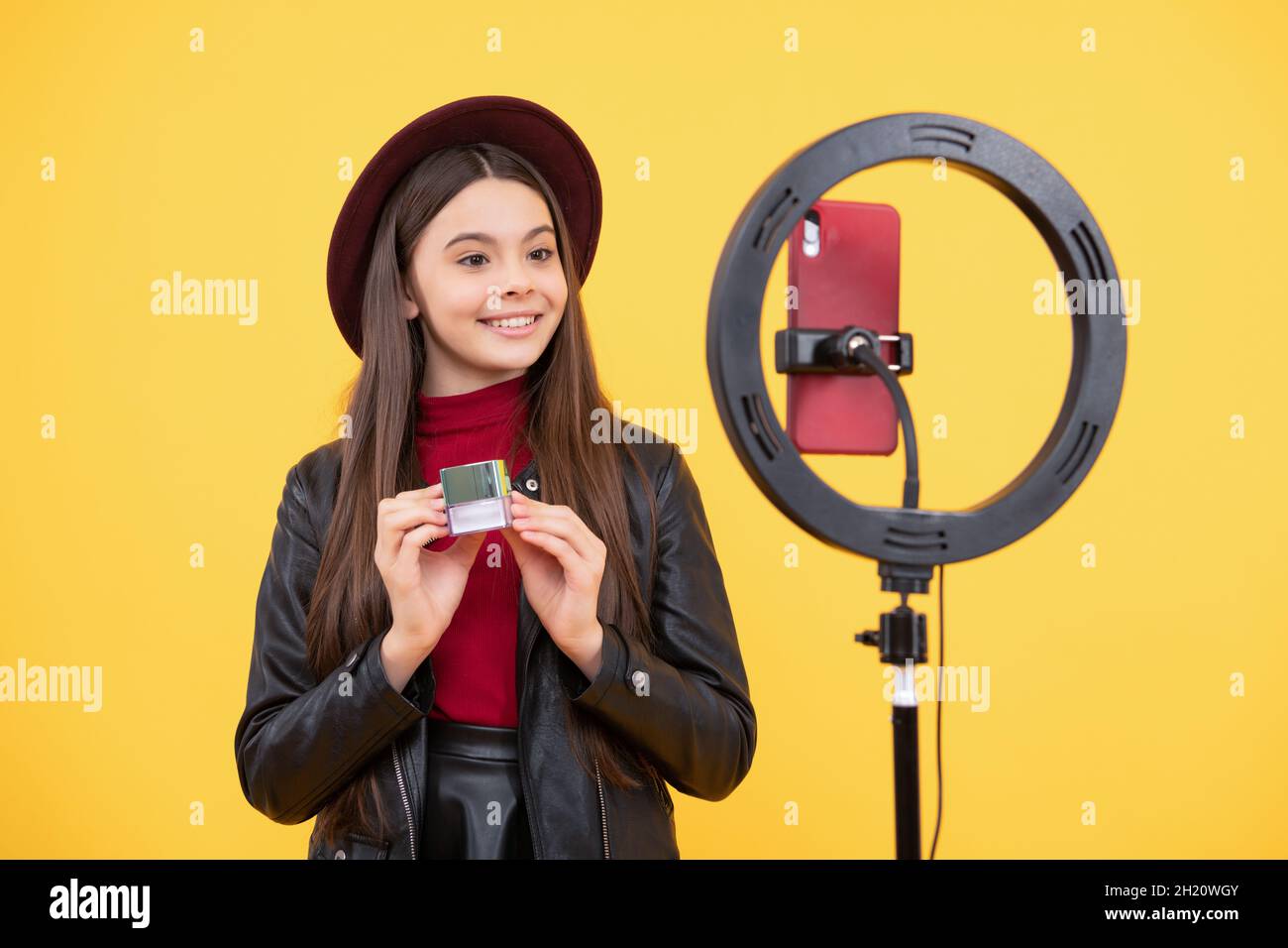 Beauty influencer hi-res stock photography and images - Alamy