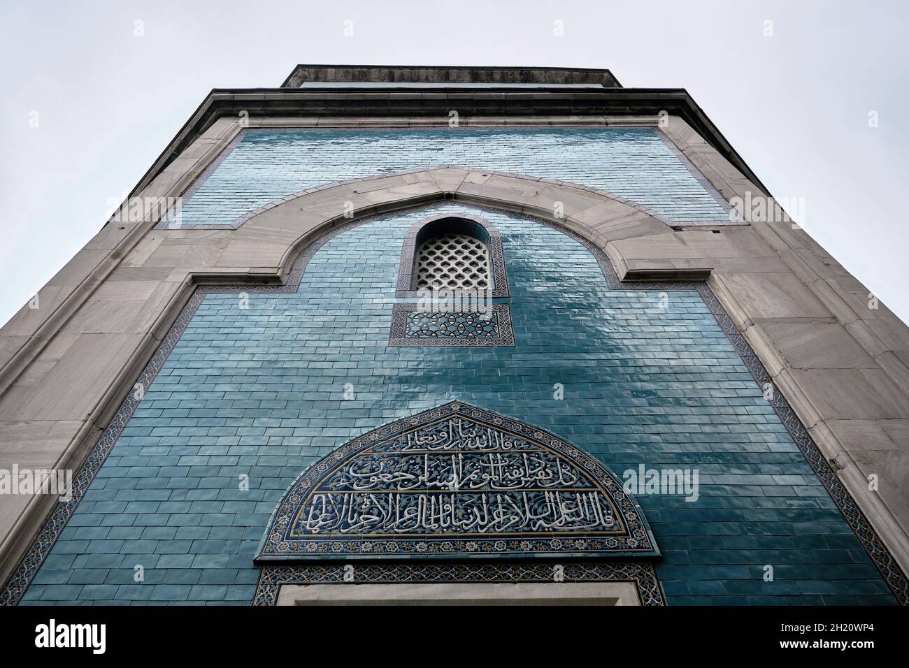 Arabic wallpaper pattern islamic mosaic hi-res stock photography and ...