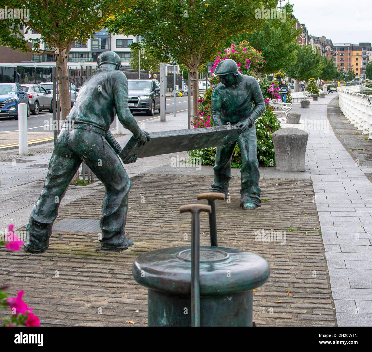 urban architecture, street baking, bust monuments, limerick memorials ...