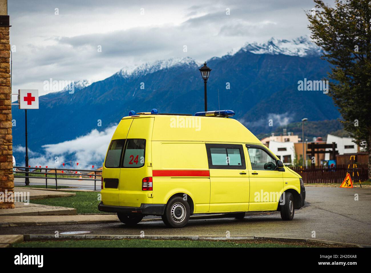 Patient injury emt ambulance hi-res stock photography and images - Alamy