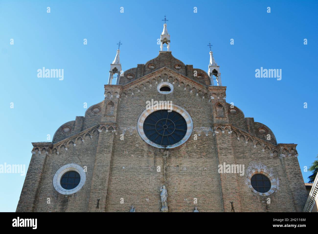 Exterior of the Basilica di Santa Maria Gloriosa dei Frari Stock Photo - Alamy